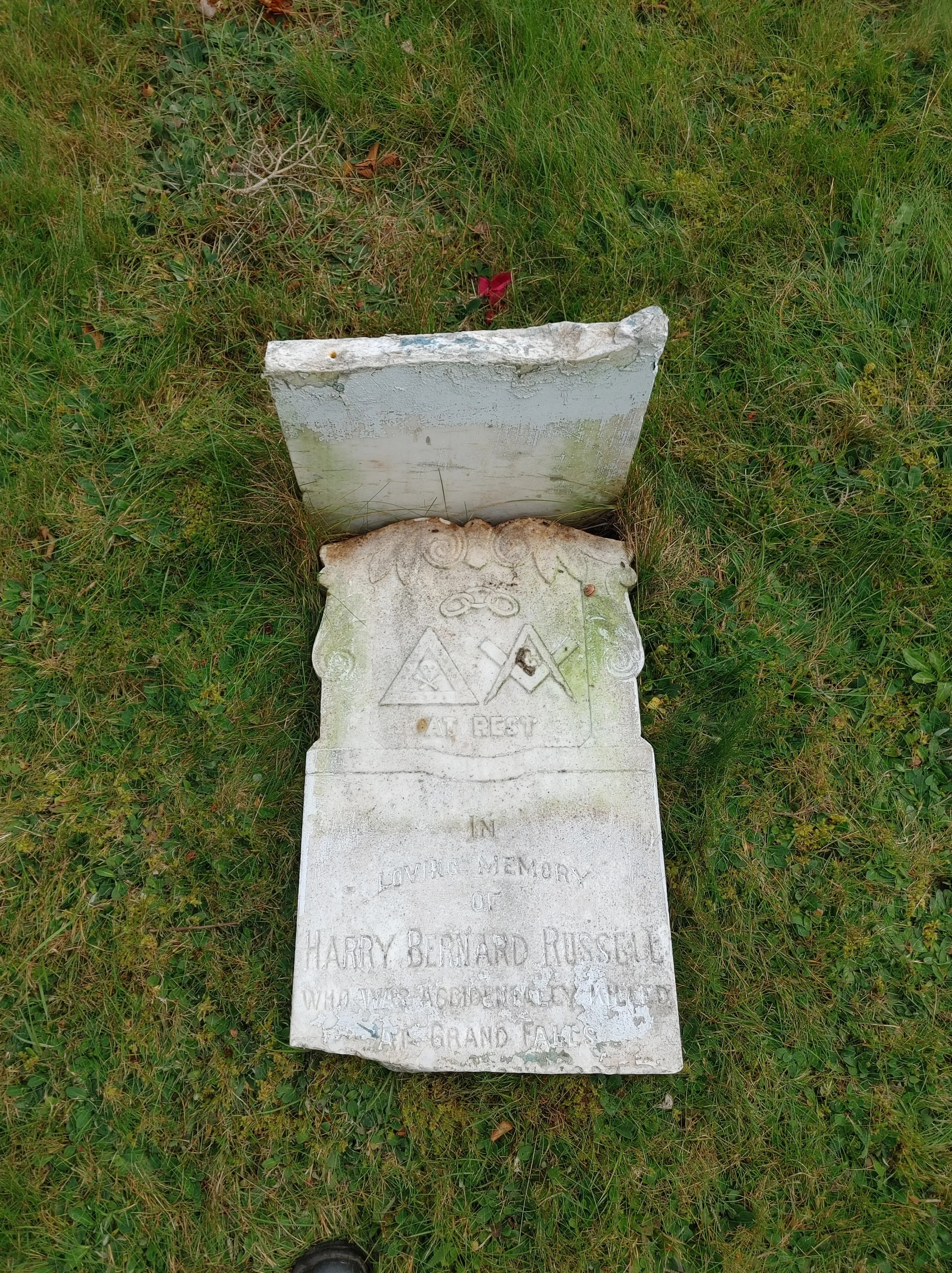 The Unique Epitaph of Harry Bernard Russell | Spade & the Grave